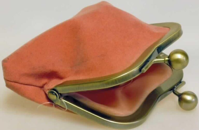 HS classification for “Bags” with bags image tables.